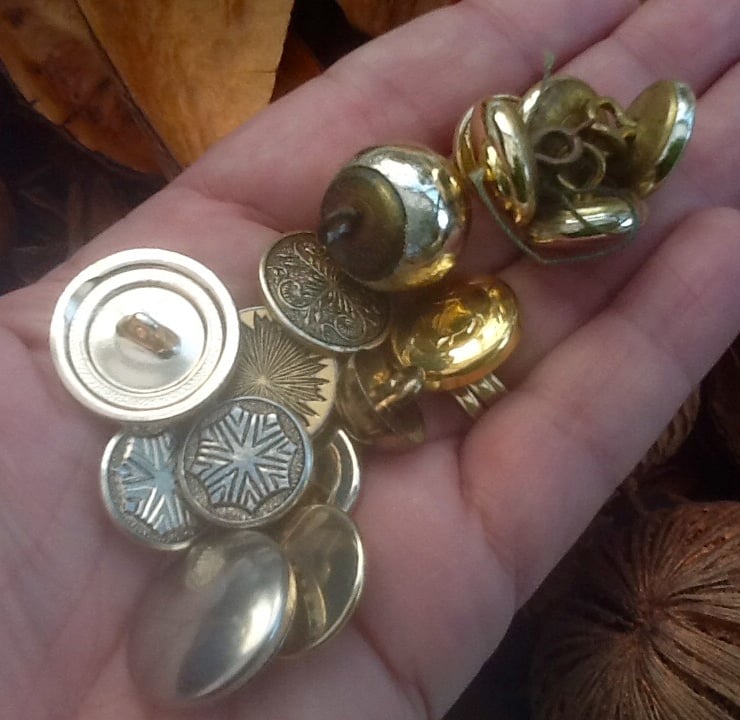 Selection of mixed vintage yellow metal buttons... - Folksy
