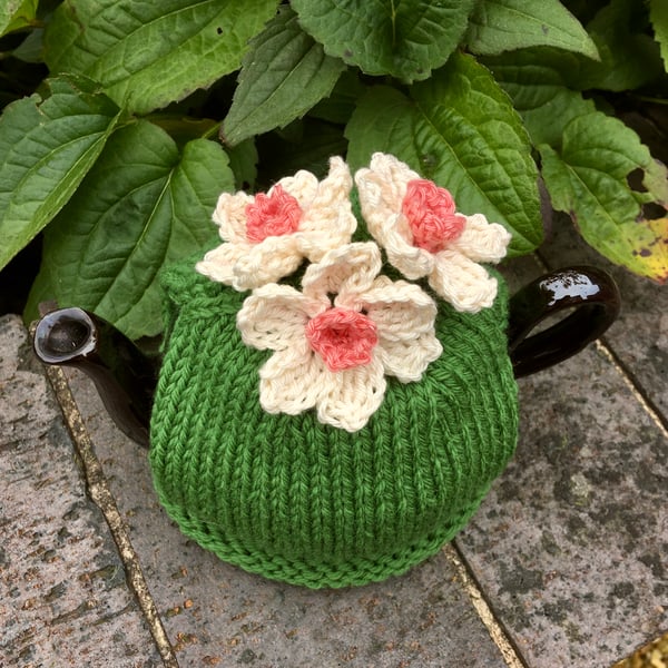 One Cup Daffodil Tea Cosy, Small Cream Narcissu... - Folksy