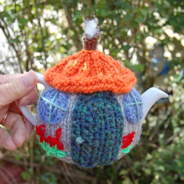 Knitted tea cosy - Country cottage design to f... - Folksy