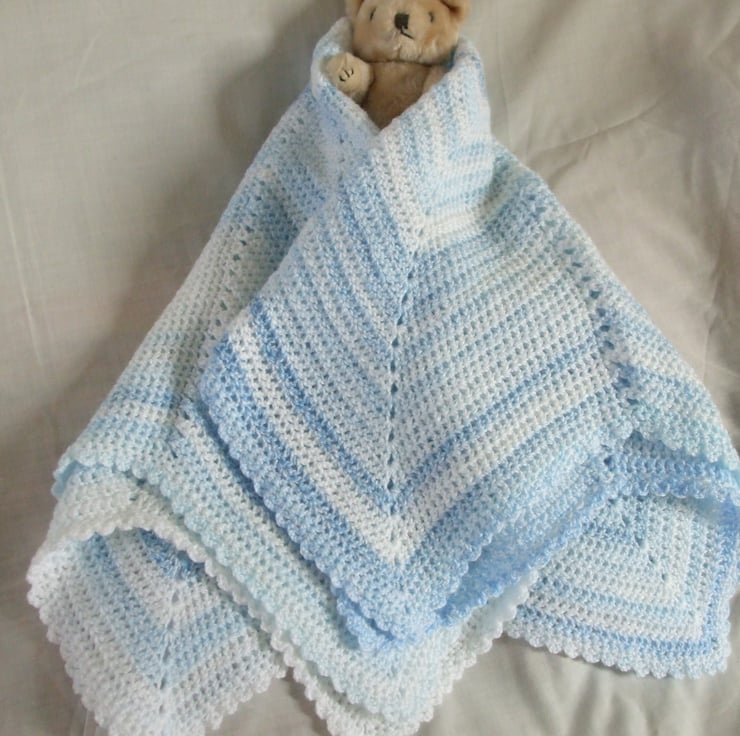 Crochet baby blanket in blue - Folksy
