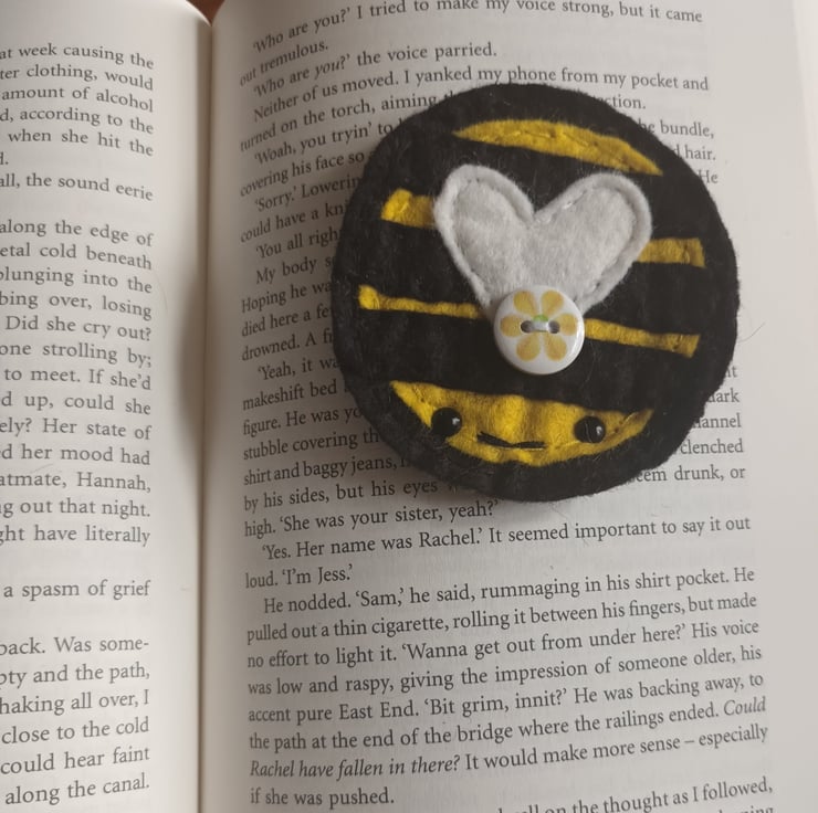 'Bumble bee' bookmark,love to read,books,readin... - Folksy