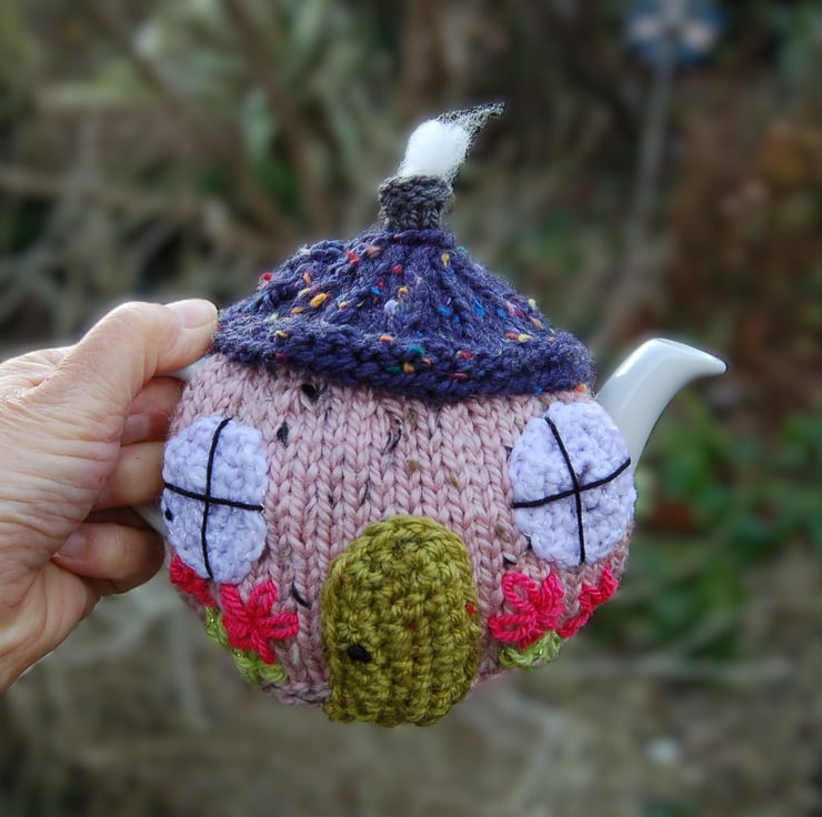 Knitted tea cosy - Country cottage design to f... - Folksy