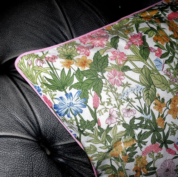 SALE Vintage fabric Retro cushion in Pat Albeck... - Folksy
