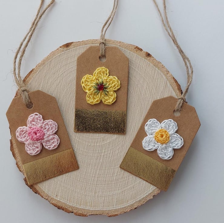 Mini handmade Gift Tags - Crochet Flowers - Folksy