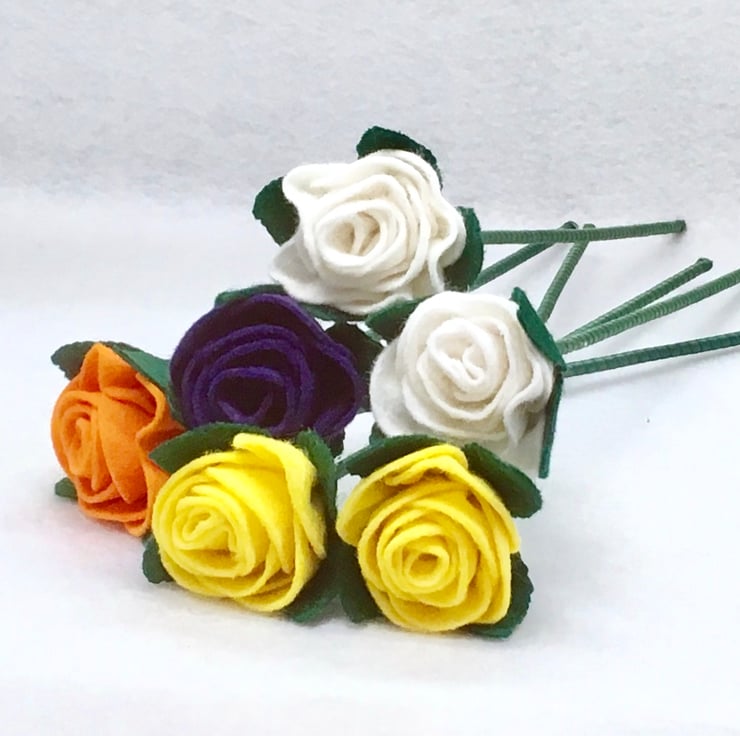 Felt roses - Folksy