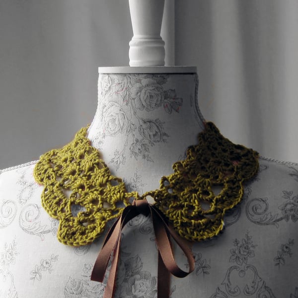Lacy Lichen crochet collar - Folksy