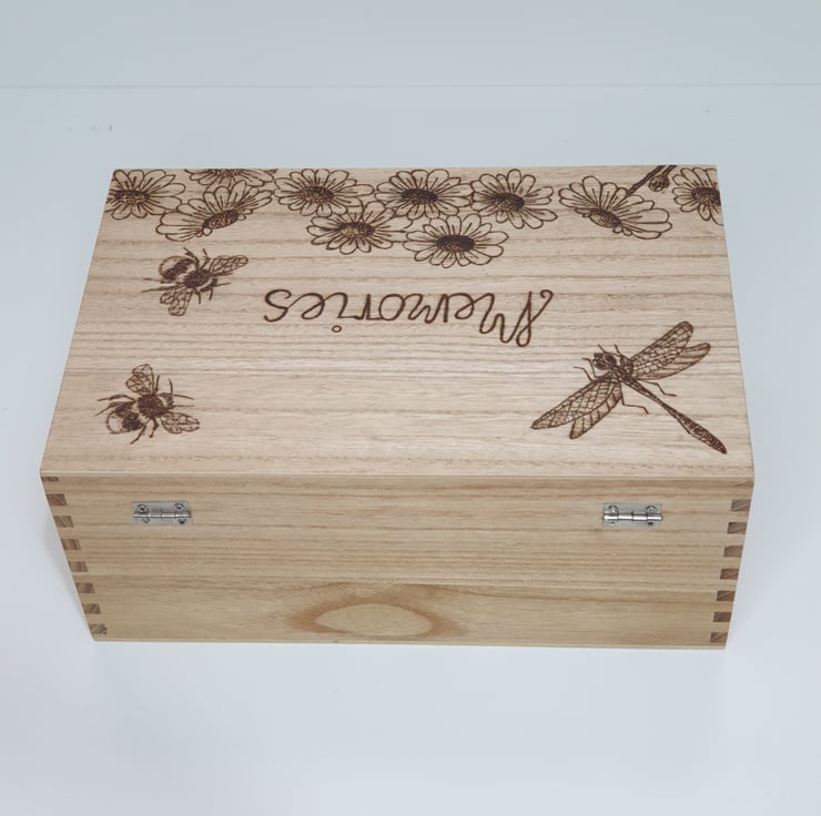Wooden memory box, pyrography bees, daisies and... - Folksy