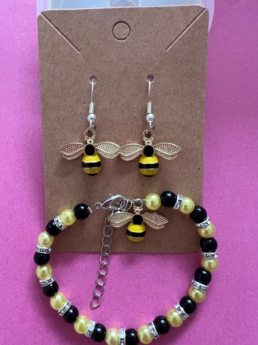 Beaded bee bracelet and earring set - Folksy