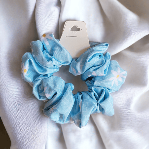 Chunky light blue daisies print scrunchie - Folksy