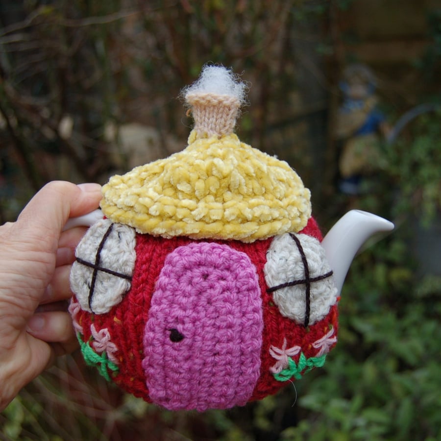 Knitted tea cosy - Country cottage design to f... - Folksy
