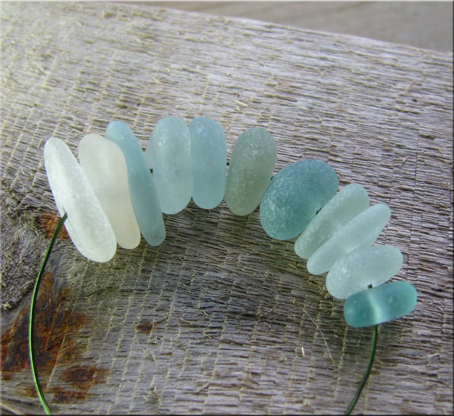 11 Natural sea glass beads, middle drilled, mix... - Folksy
