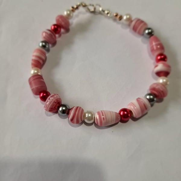 Vibrant pink shell like beaded bracelet. red, w... - Folksy