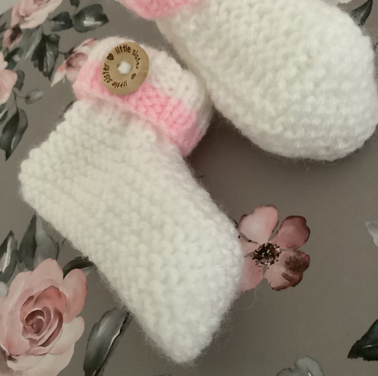 White knitted baby booties, Little Sister buttons - Folksy