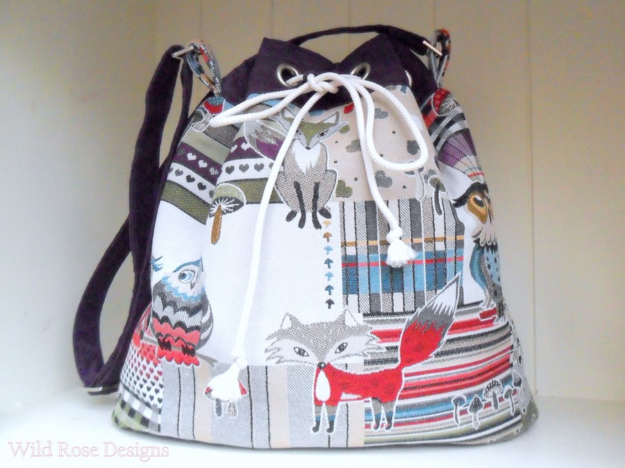 Bucket bag in an owl and fox fabric. Duffle bag. - Folksy