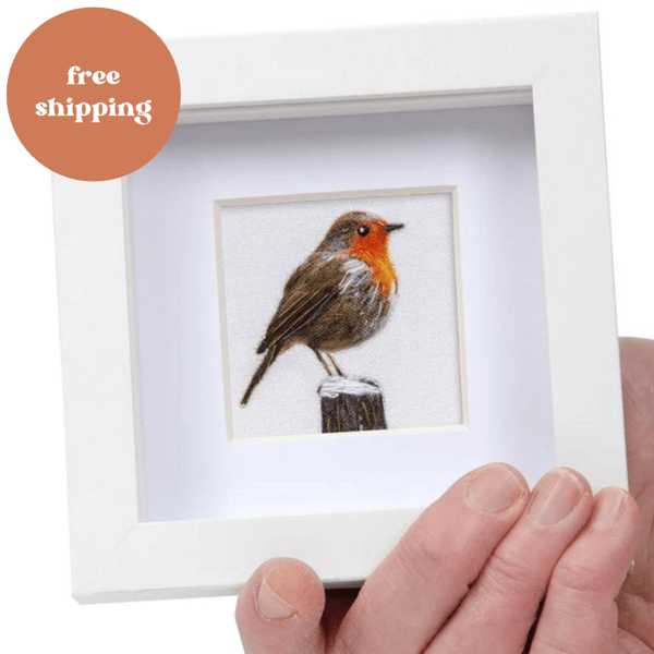 Robin, little 3D fabric robin picture framed, g... - Folksy
