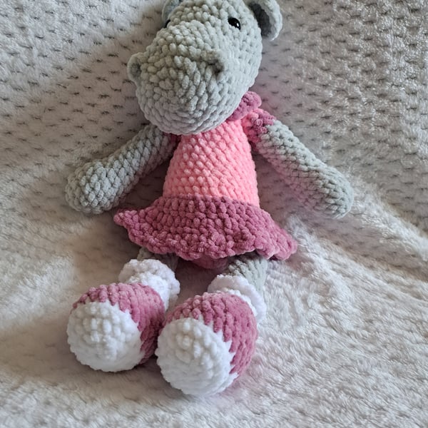 Helen Hippo - Folksy