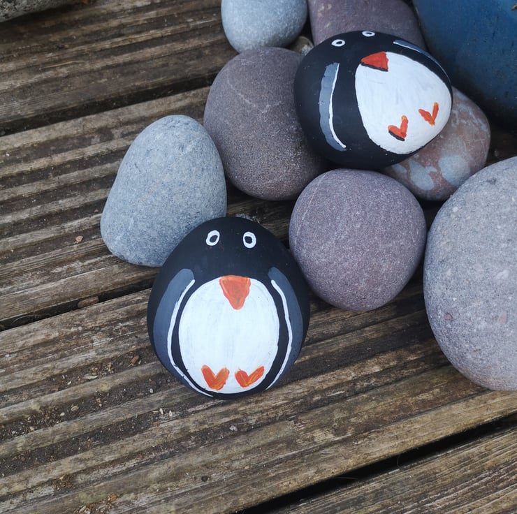 Penguin rock pebble - Folksy