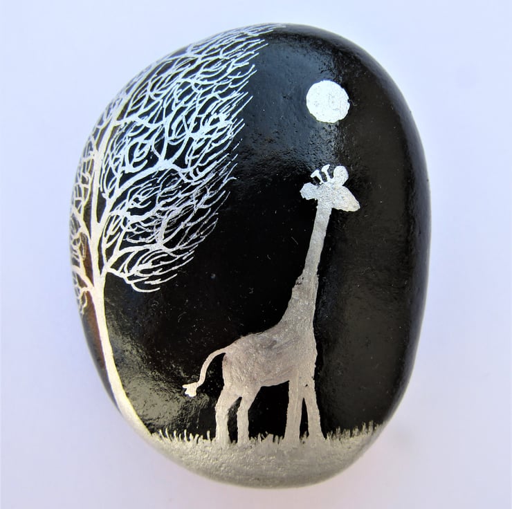 Giraffe Gift, Painted Stone, Animal Art, Rock P... - Folksy