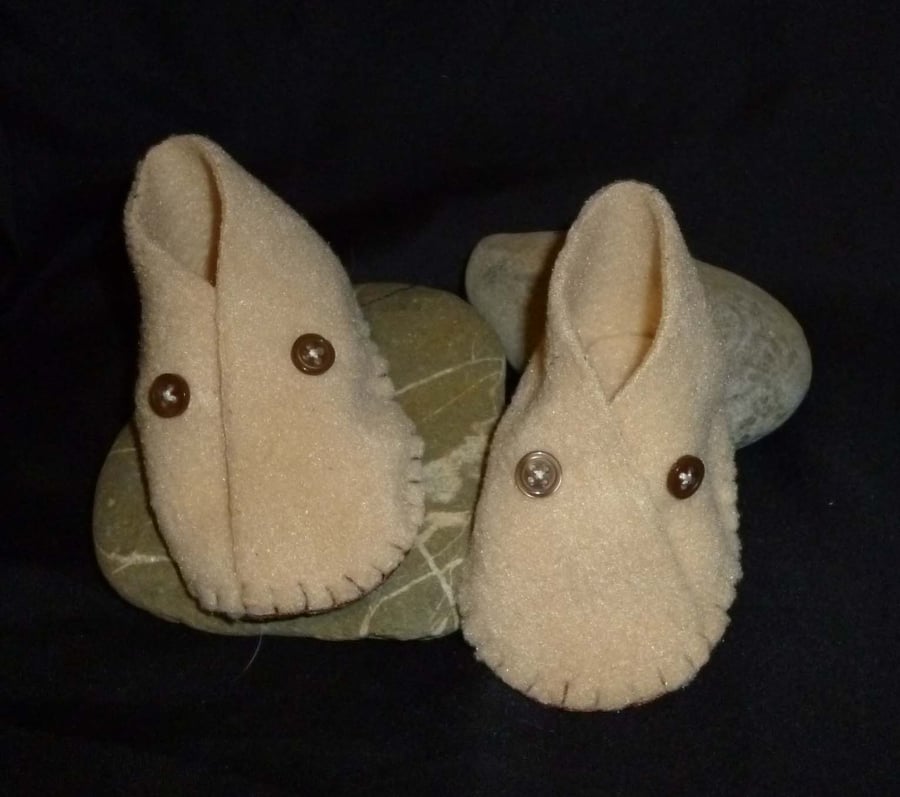 Handmade soft fleece baby booties or shoes - 0-... - Folksy