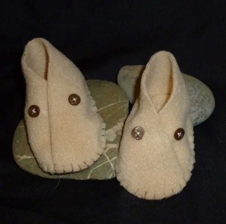 Handmade soft fleece baby booties or shoes - 0-... - Folksy