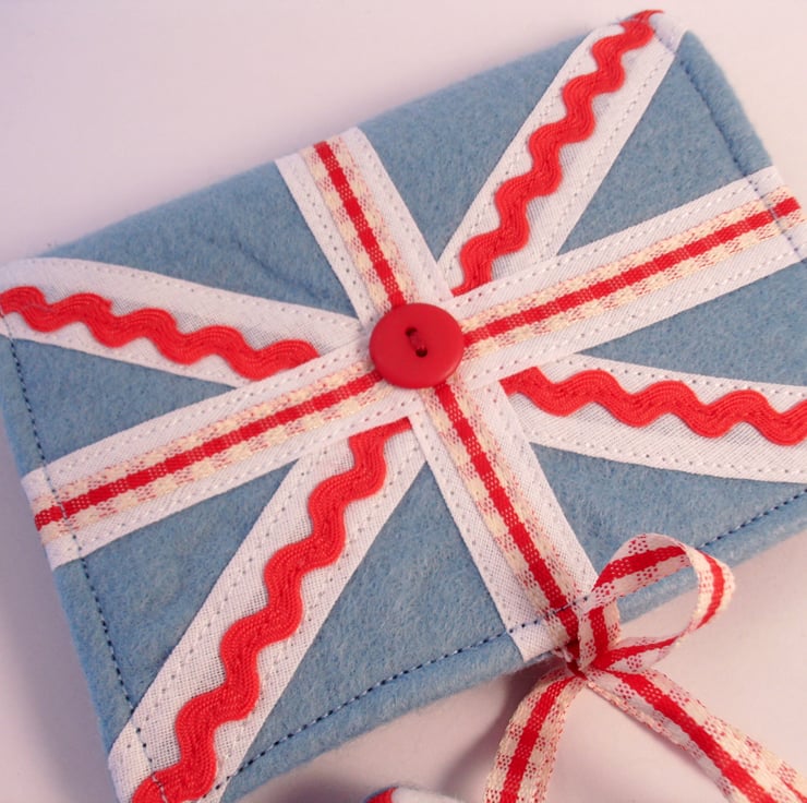Needle case and pin cushion,sewing kit,sewing gift - Folksy