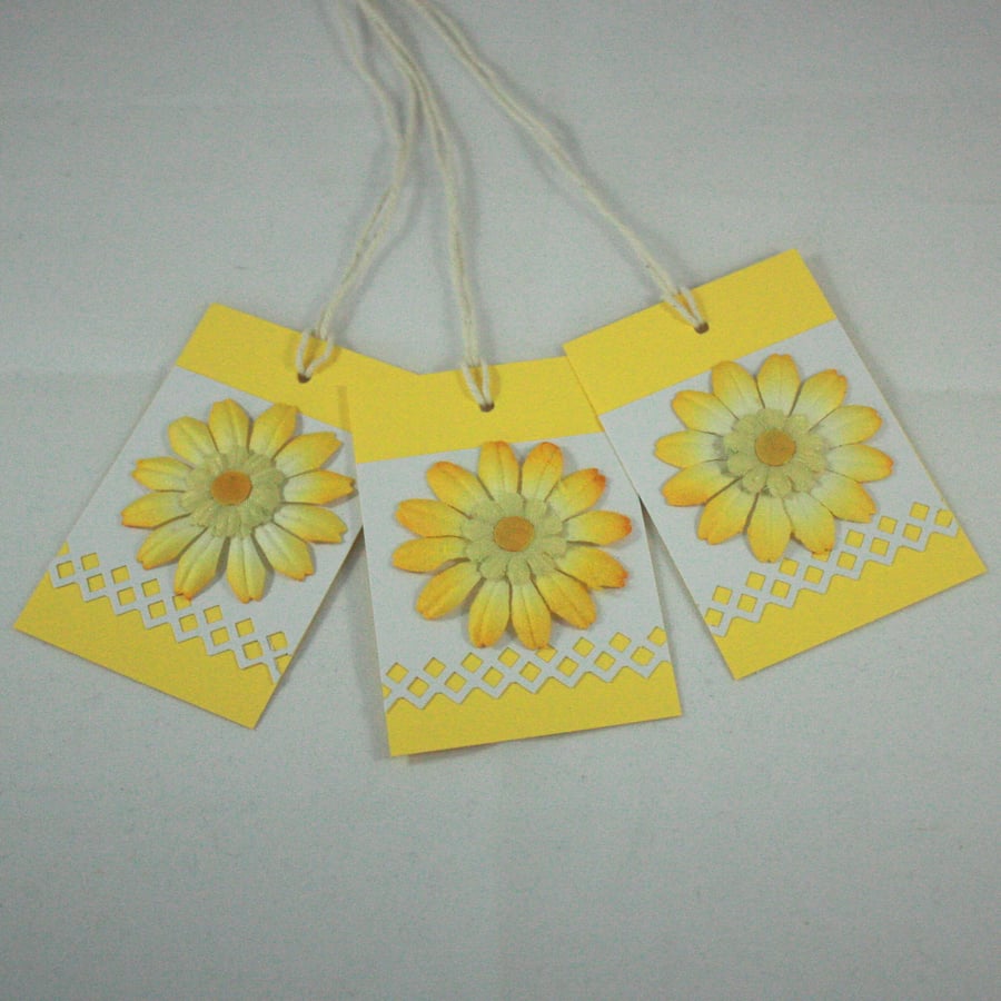 Pack of 3 yellow flower gift tags - Folksy