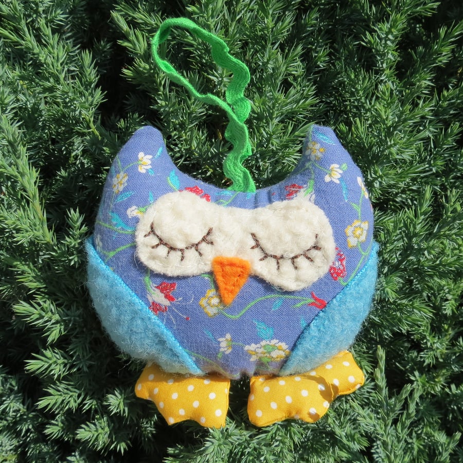 A snoozy owl to hang from a door, a window or a... - Folksy