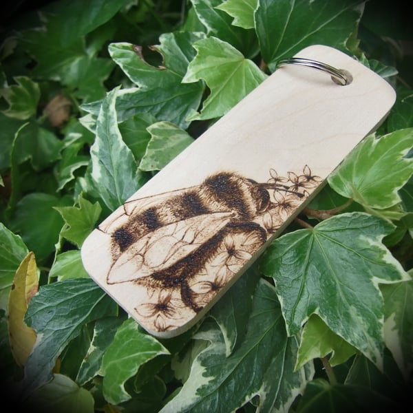 Busy Bee Personalised Pyrography Keyring - Folksy