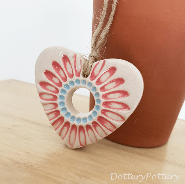 Small Ceramic heart decoration with pink daisy - Folksy