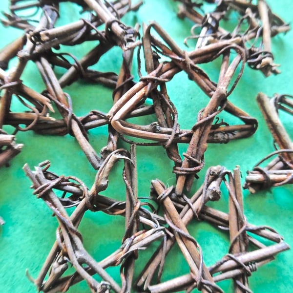6 x 38mm Grape Vine Stars - Folksy