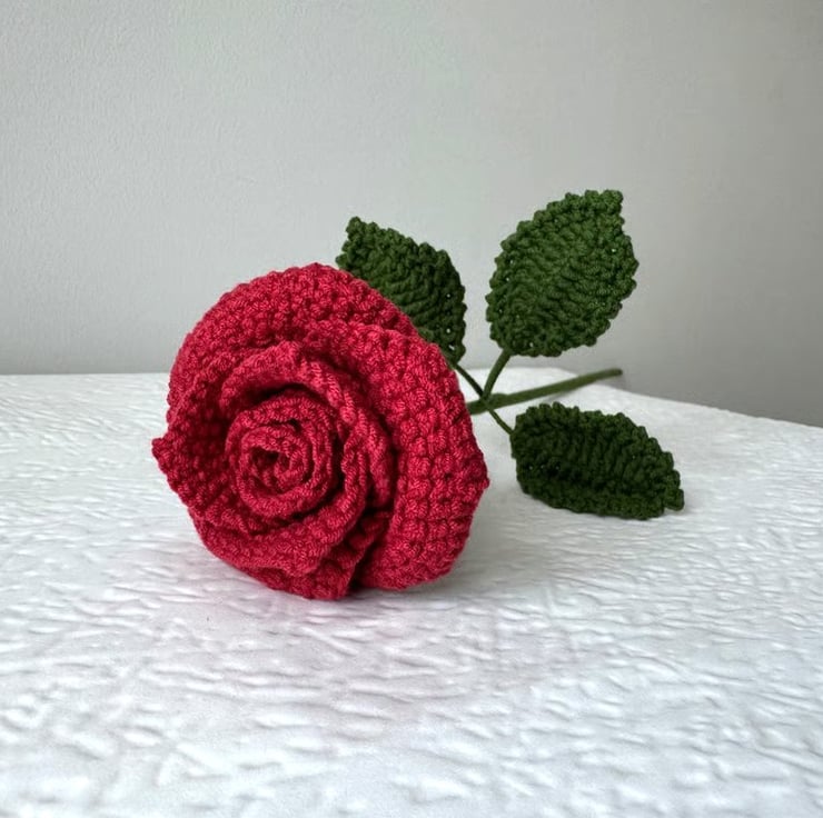 Crochet red rose with 3 leaves ,flower bouquet ... - Folksy