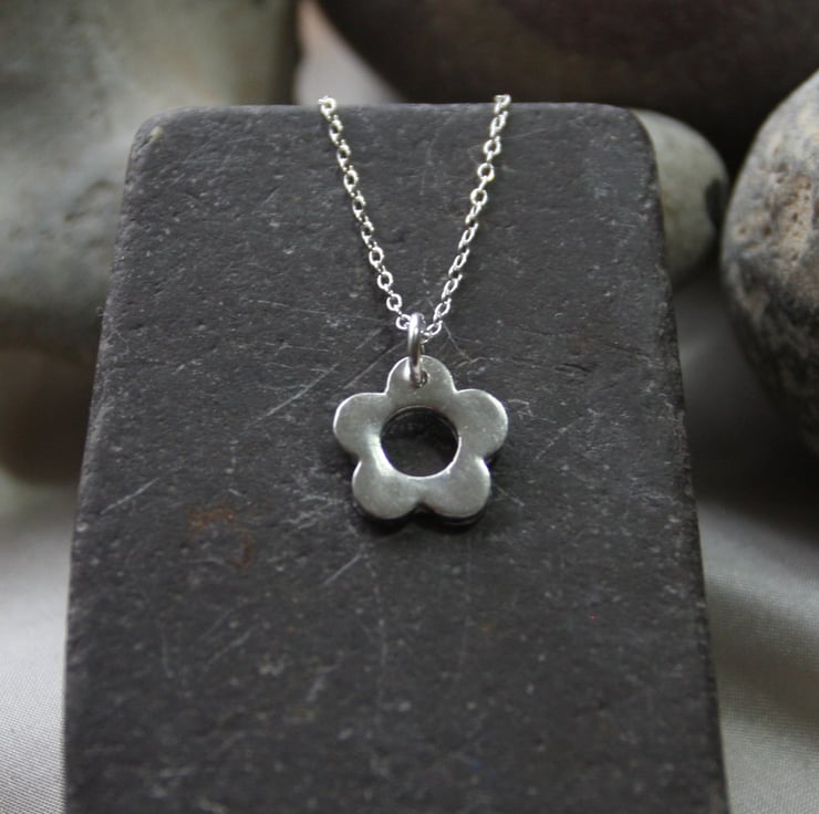 Silver flower necklace - Folksy