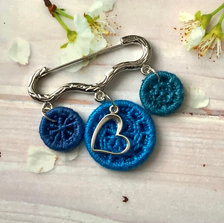 Dorset Button Kilt Pin Brooch - Folksy