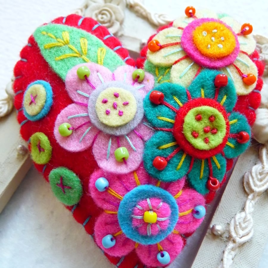 FY075 - JAPANESE ART INSPIRED HEART SHAPE FELT ... - Folksy