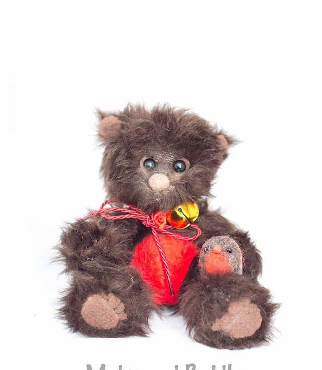 Robyn and Robin Artist Bear - Folksy