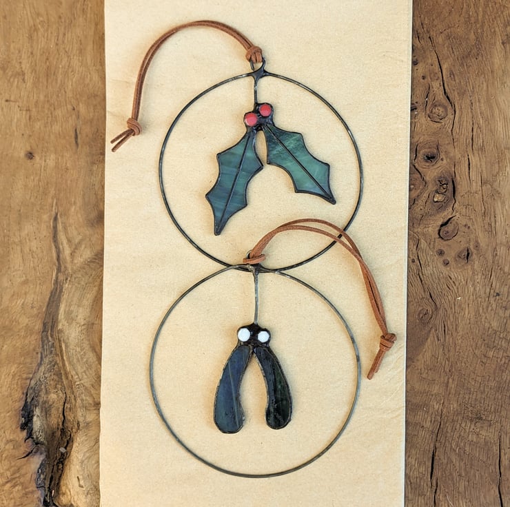 Stained Glass Holly or Mistletoe Wreath, Christ... - Folksy