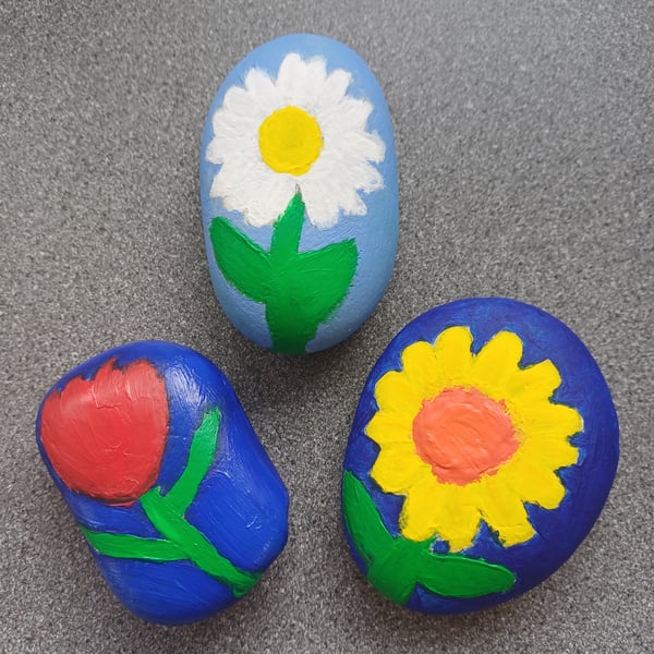 3 handpainted flower theme stones, painted ston... - Folksy