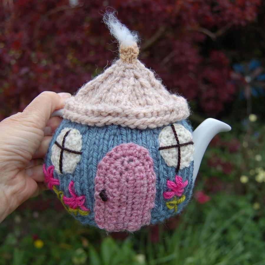 Knitted tea cosy - Country cottage design to f... - Folksy