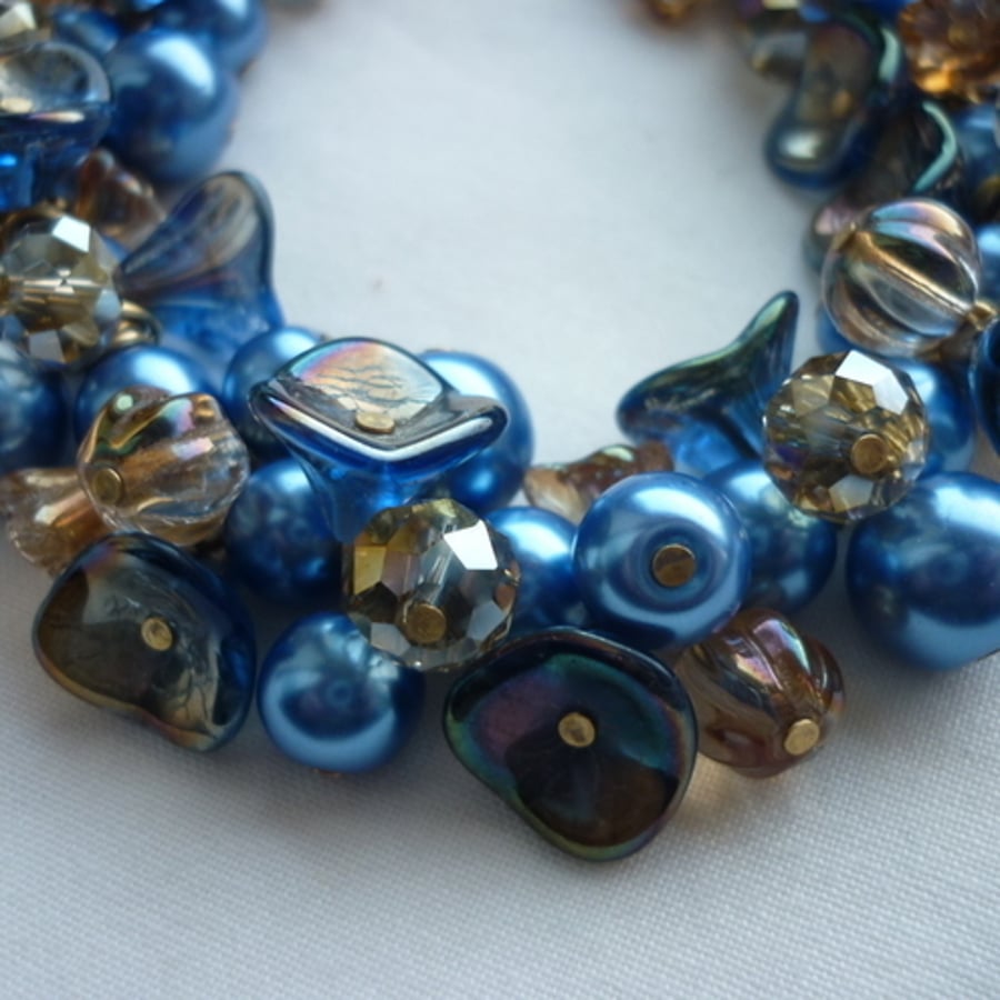 SHADES OF BLUE AND CELSIAN CLUSTER BRACELET. 148 - Folksy
