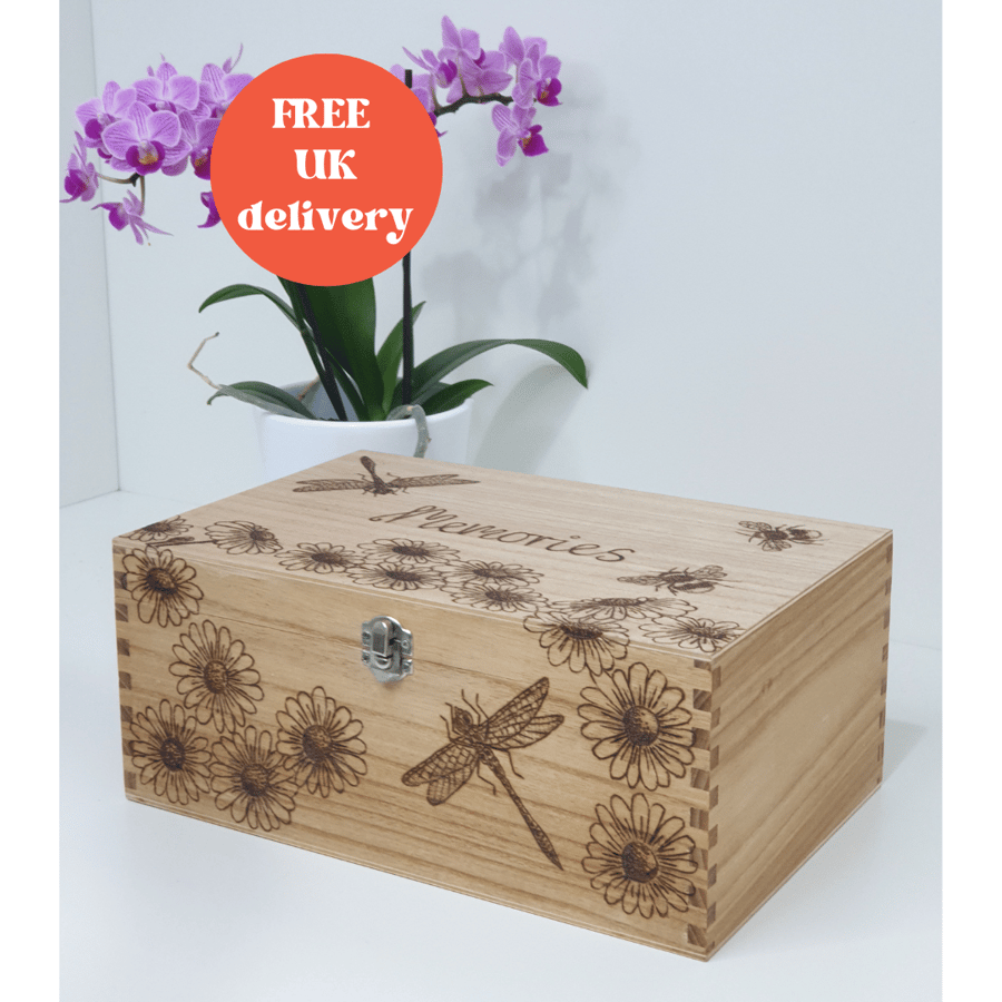 Wooden memory box, pyrography bees, daisies and... - Folksy