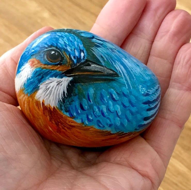 Kingfisher Painted pebble garden rock art wildl... - Folksy
