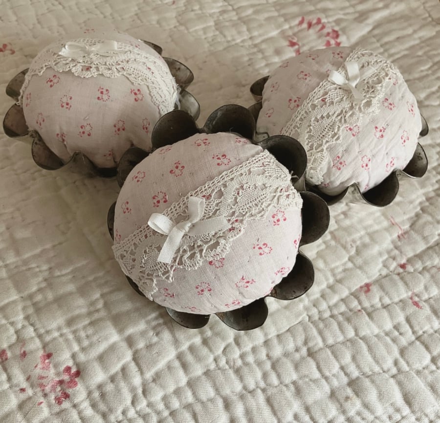 Vintage Pin cushion - Folksy