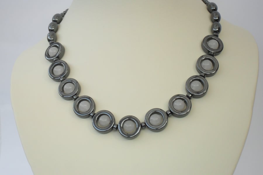 White jade and hematite necklace - Folksy