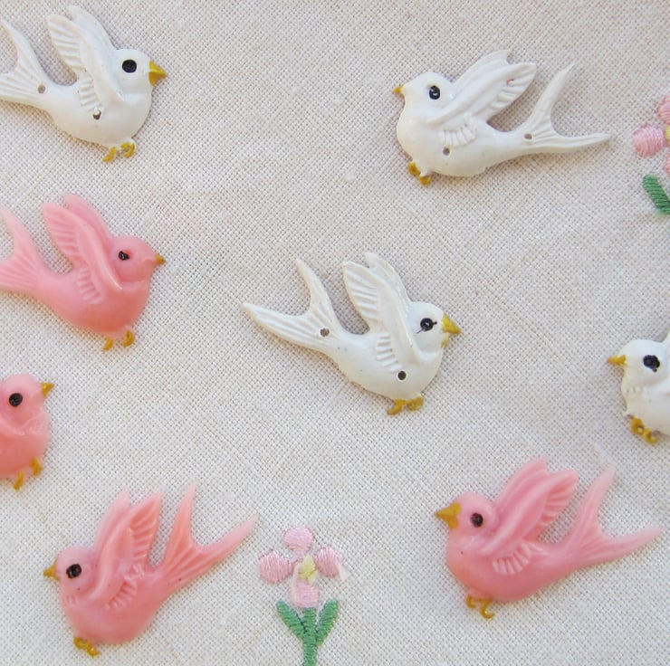 8 Vintage Bird Buttons - Folksy