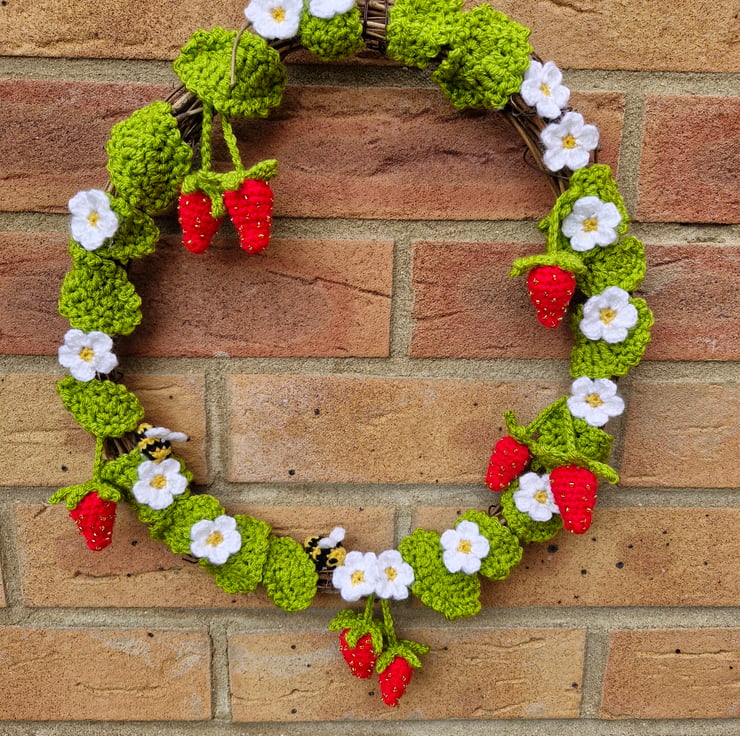 Handmade crocheted bees and sparkling beaded st... - Folksy
