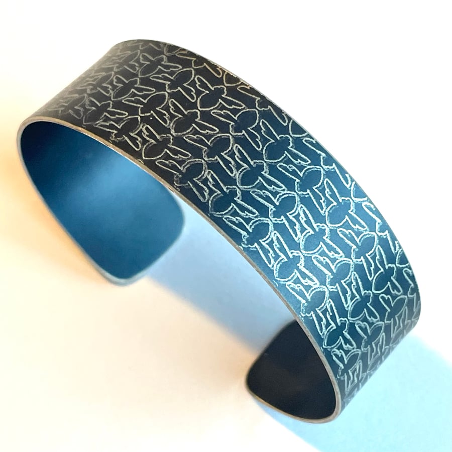 SECONDS SUNDAY - Grey aluminium cuff with bee p... - Folksy