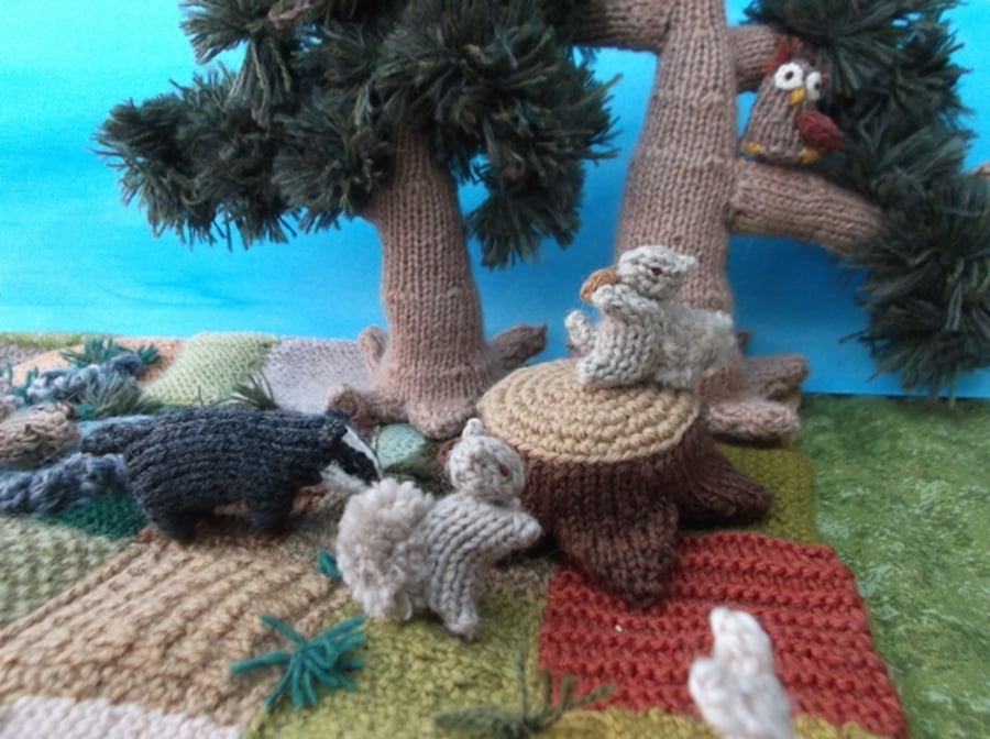 Knitted squirrel - Folksy