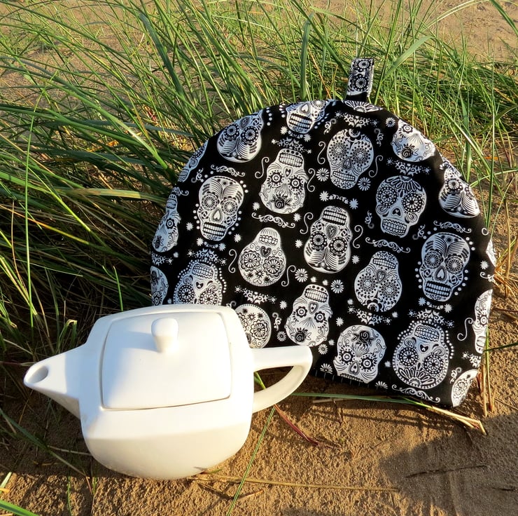 A large tea cosy with a skulls design. Made to ... - Folksy