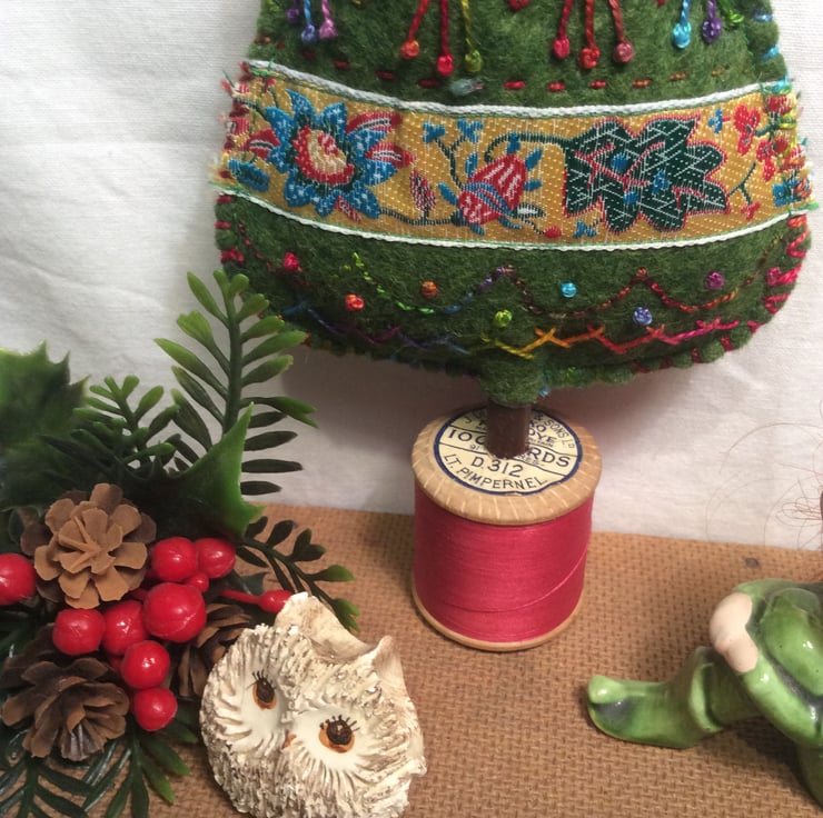 Folk inspired Christmas tree - vintage braid on... - Folksy