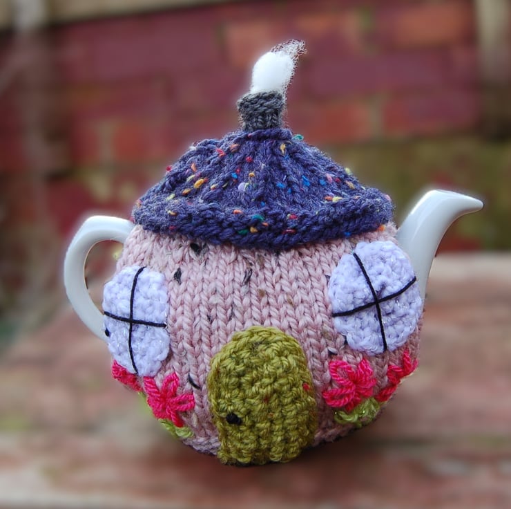 Knitted tea cosy - Country cottage design to f... - Folksy